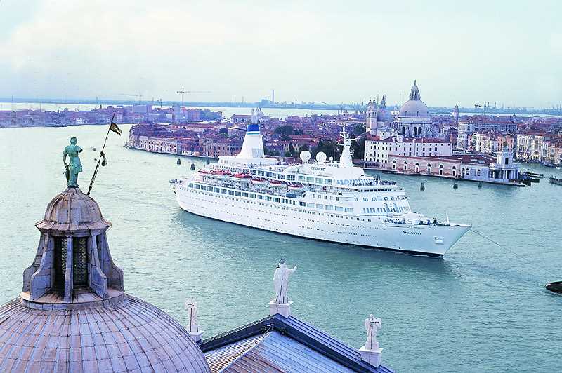 mv Discovery – Deck Plans - Planet Cruise